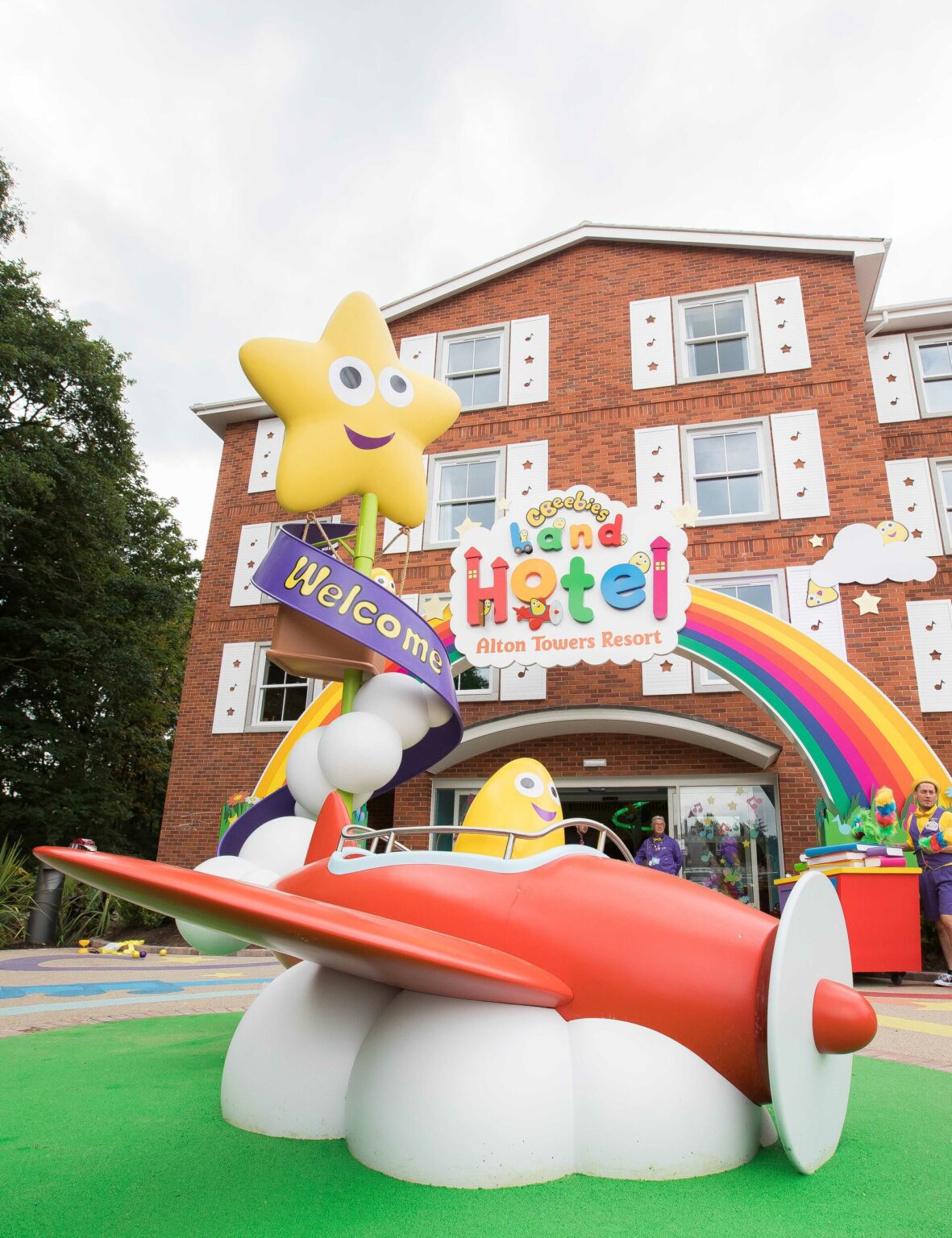 Ontdek de eerste CBeebies hotelkamer van 'Bluey' in Alton Towers ...