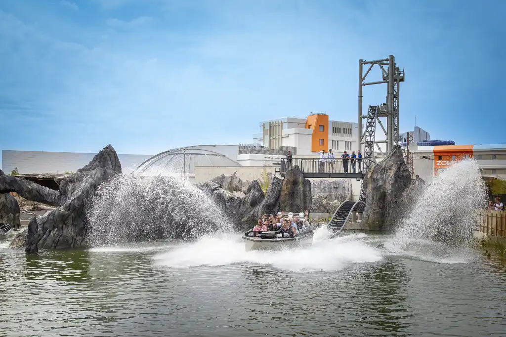 Frans attractiepark pakt uit met innovatieve Rocking Boat-systeem van ...